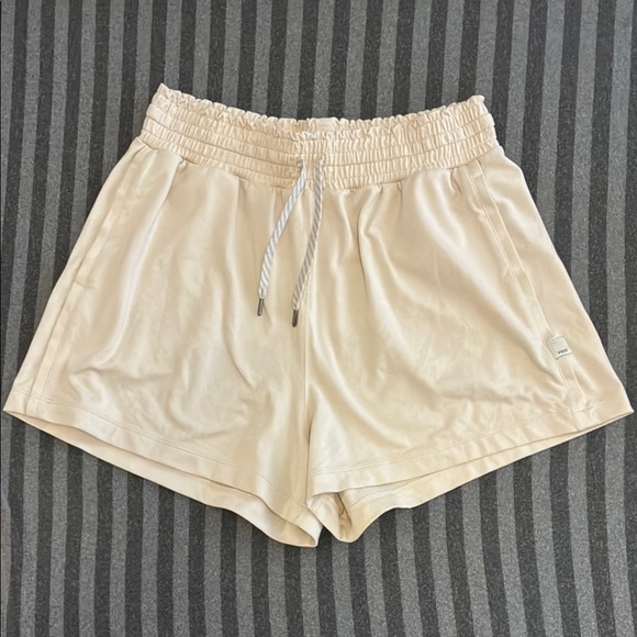 Vuori | Shorts | Vuori Halo Performance Shorts In Ecru Heather Size L ...